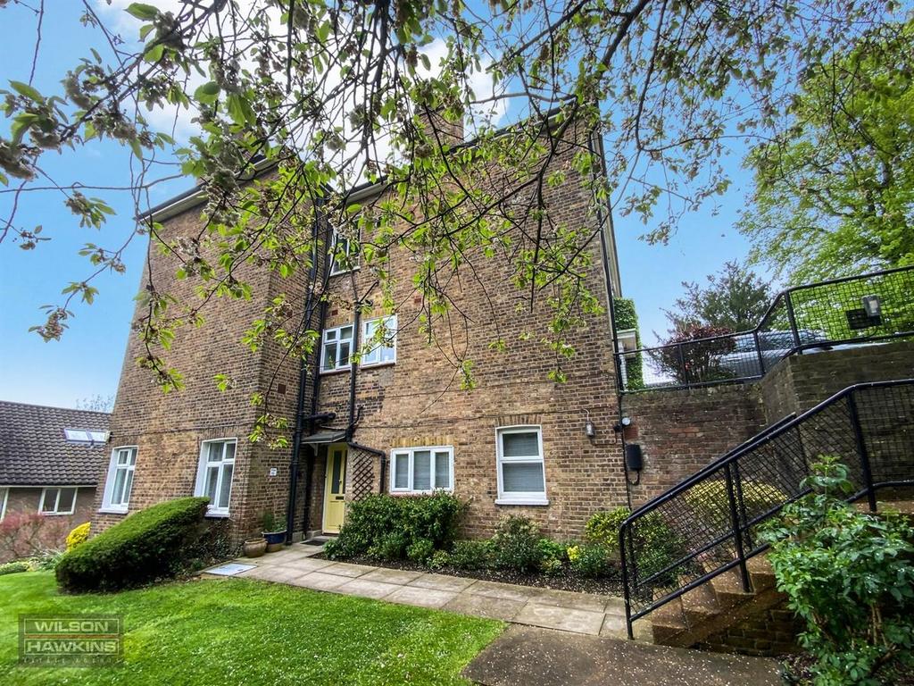 Moat Lodge, Harrow On The Hill HA1 2 bed flat - £595,000
