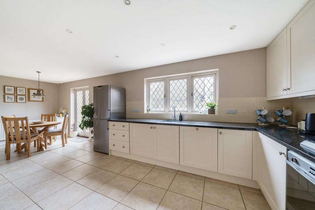 Fildyke Road, Meppershall, SG17 3 bed semi-detached house for sale - £ ...
