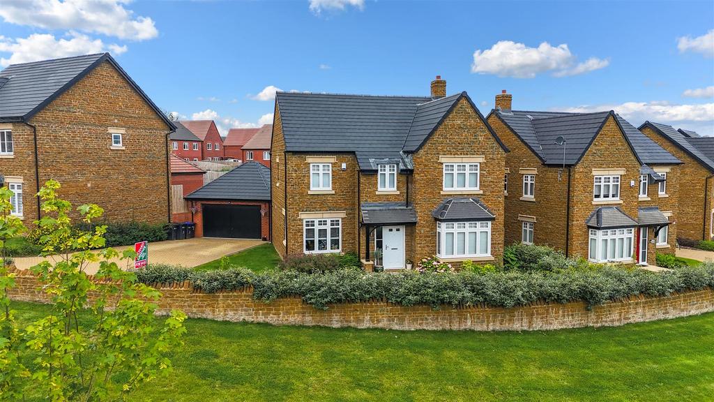 Watermill Way, Collingtree Park... 5 bed detached house - £600,000