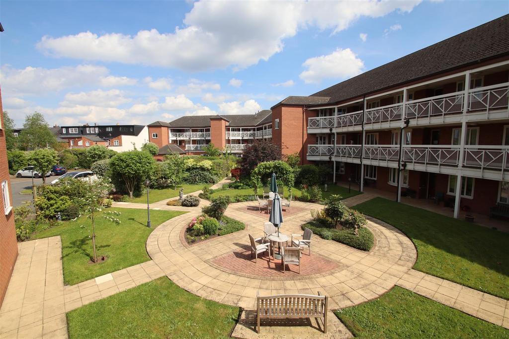 Pinner Court, High Street, Harborne, B17 1 bed flat - £95,000