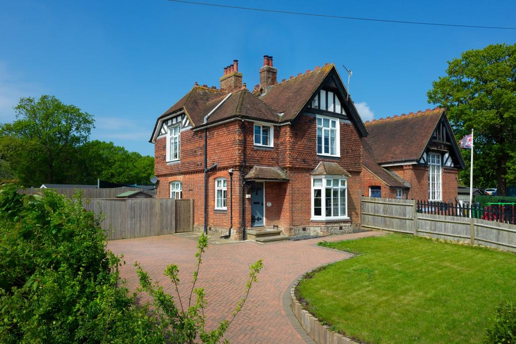 Ashford Road, Hamstreet 3 bed semi-detached house - £550,000