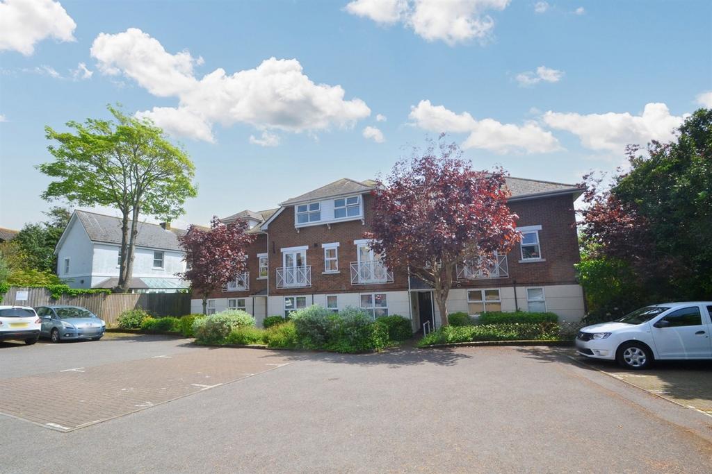 Poole Park 2 bed flat - £210,000