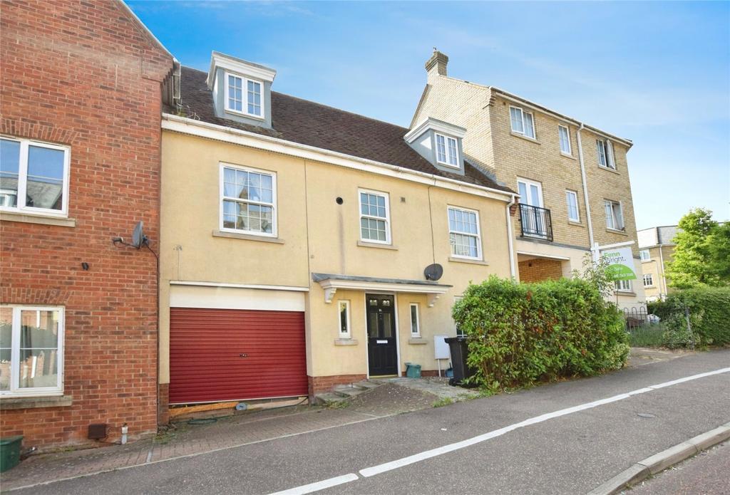 Hakewill Way, Colchester, Essex, CO4 4 bed link detached house - £375,000