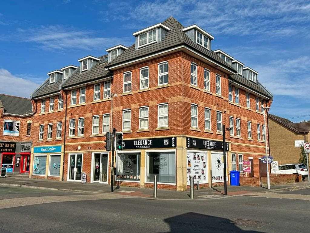 Victoria Road, Poole BH12 2 bed apartment for sale - £190,000