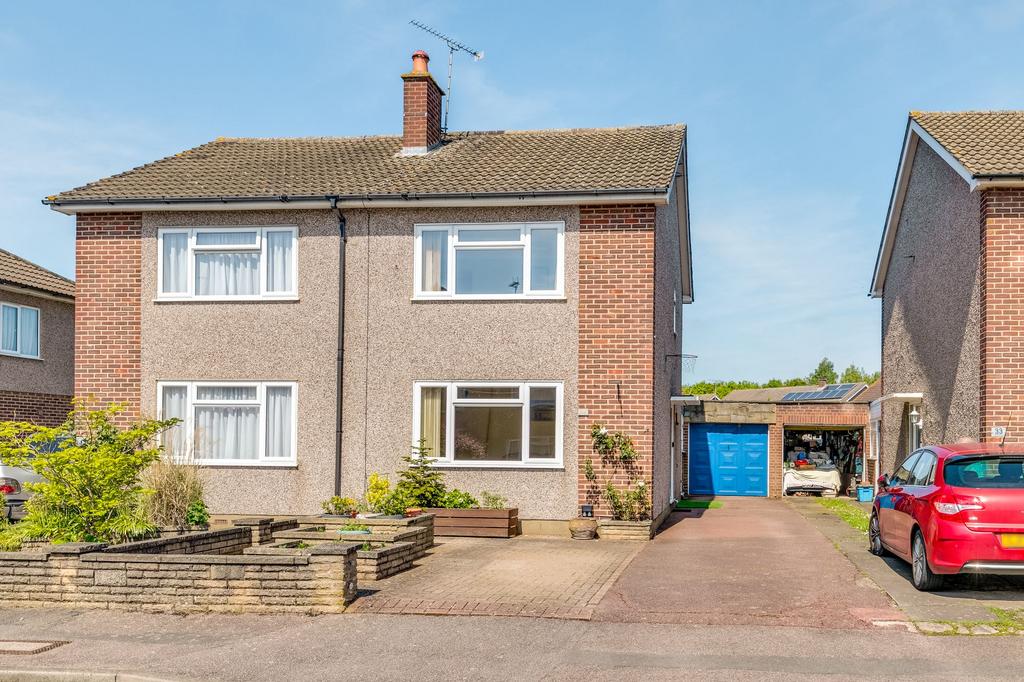 Rockfield Avenue, Ware SG12 3 bed semi-detached house - £525,000