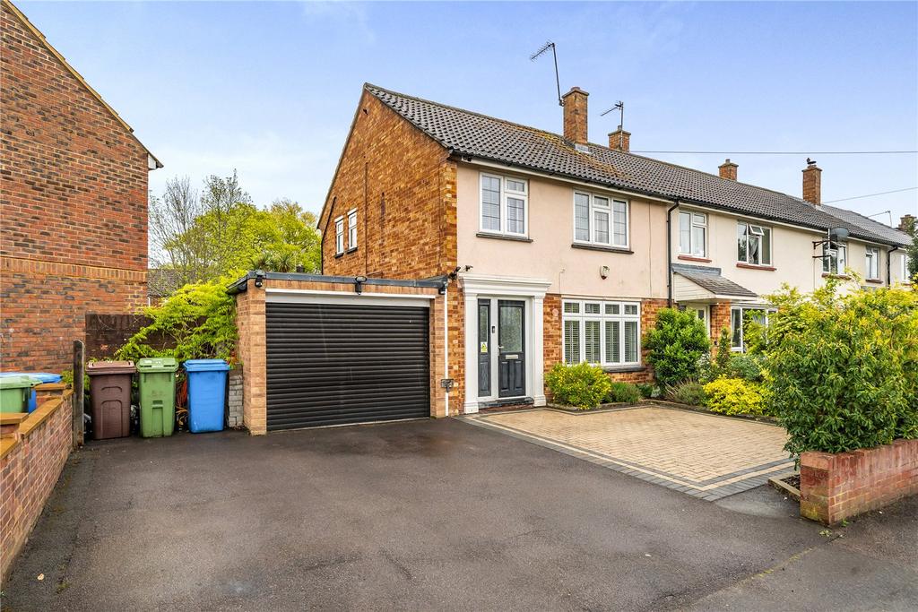 Tongham Road, Aldershot GU12 3 bed end of terrace house - £425,000