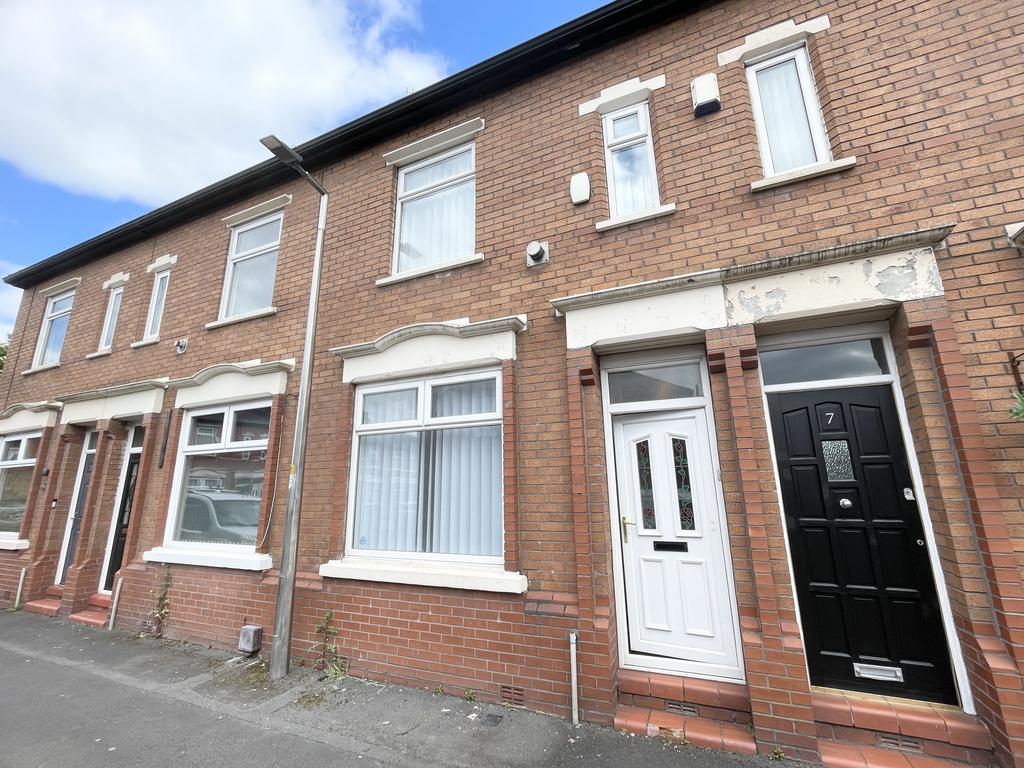 Lonsdale Avenue, North Reddish 2 bed terraced house - £175,000
