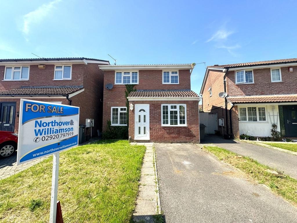 Glenrise Close, St. Mellons, Cardiff.... 3 bed detached house - £260,000