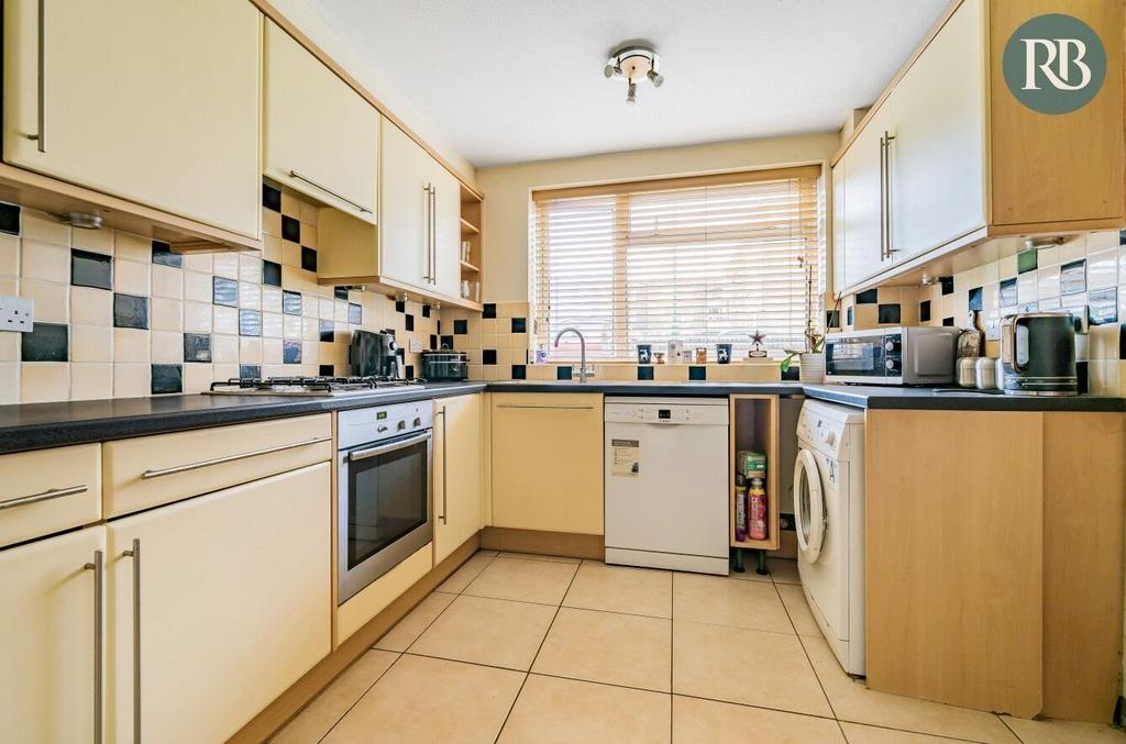 Prince Charles Close, Southwick BN42 3 bed terraced house for sale - £ ...