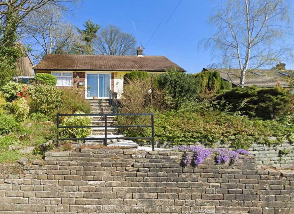 Broadbottom Road, Hyde SK14 2 bed detached bungalow - £310,000
