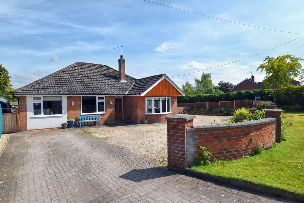 Fauls Green, Fauls 3 bed detached bungalow - £425,000