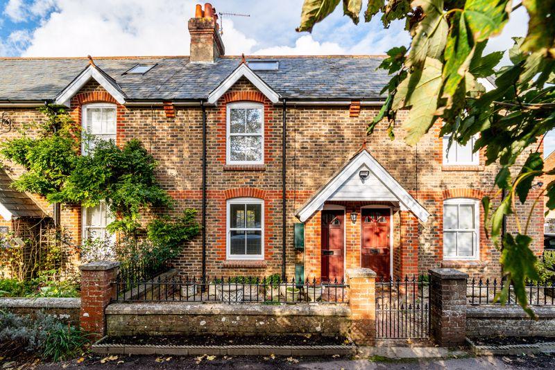 Park Road, Henfield 2 bed terraced house - £1,450 pcm (£335 pw)