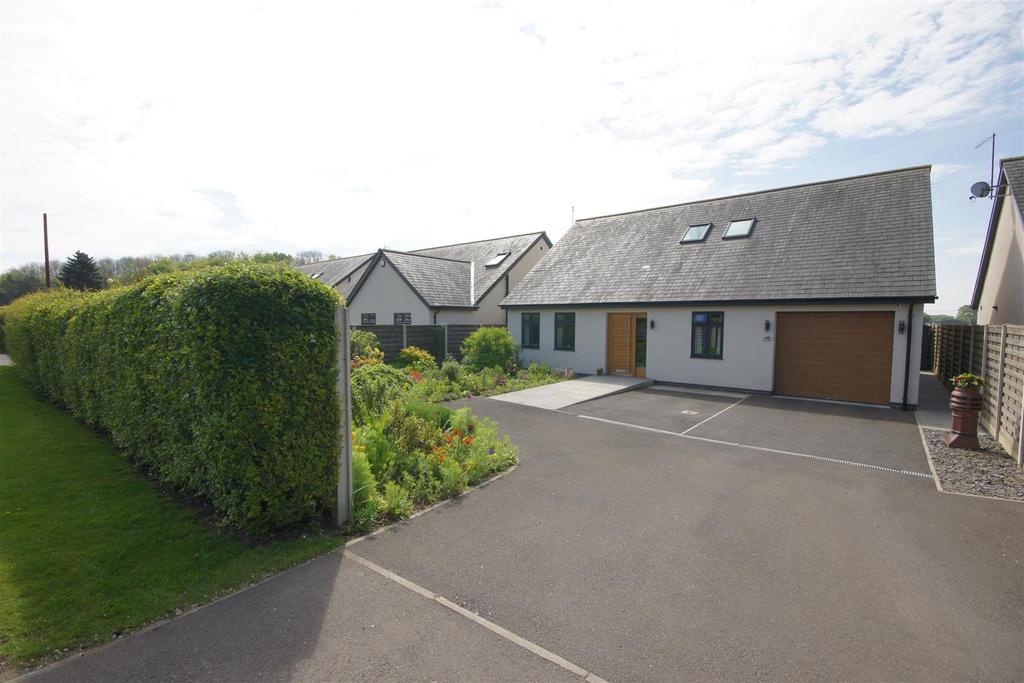 Mill Road, Swanland HU14 4 bed detached bungalow - £524,950