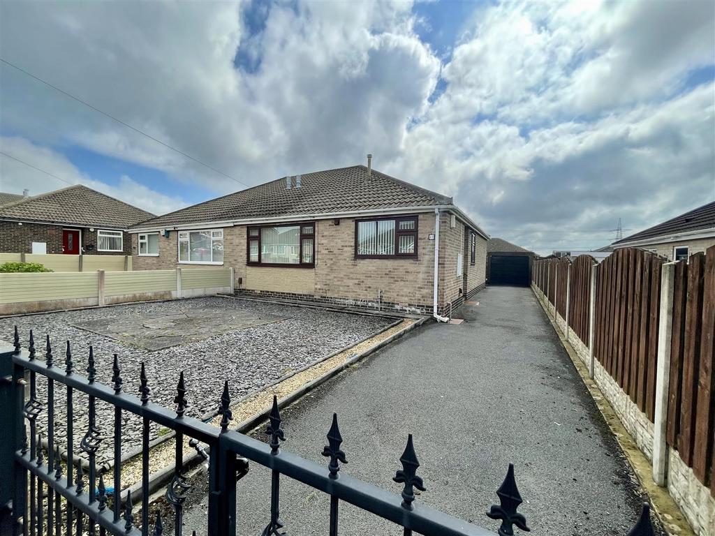 Eastfield Crescent, Staincross... 2 bed semi-detached bungalow - £195,000