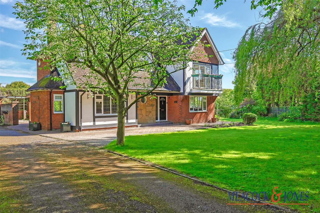 Doddinghurst Road, Pilgrims Hatch... 4 bed detached house - £1,100,000