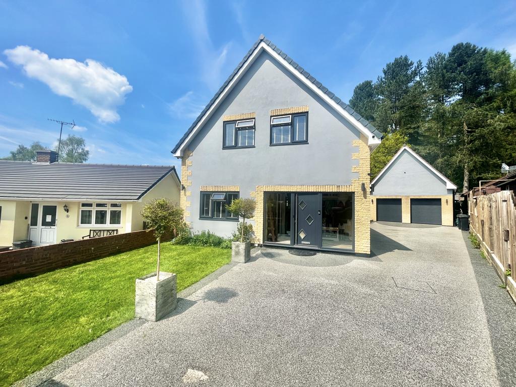 Springfield Drive, Cinderford, GL14 2TE 5 bed detached house - £589,000