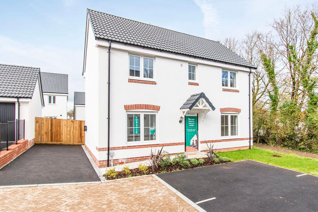 Trevethan Meadows, Liskeard, PL14 3 bed detached house - £299,995