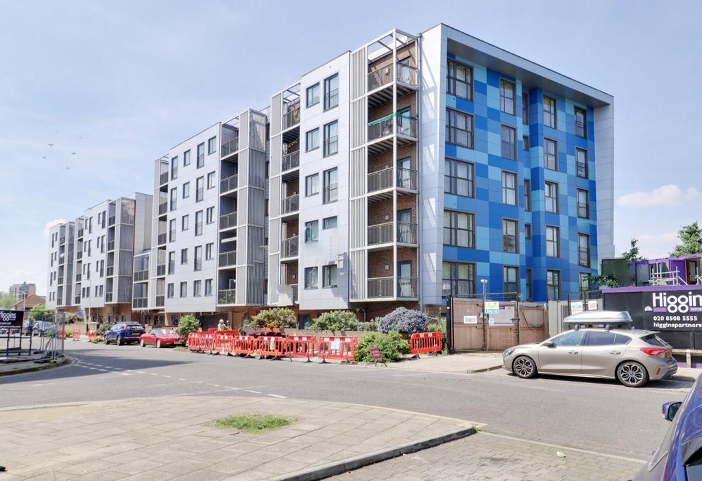 Lower Mardyke Avenue, Rainham RM13 1 bed flat for sale - £200,000