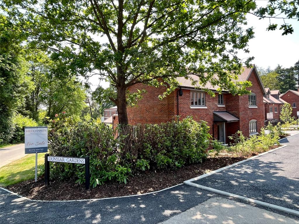 Dunmar Gardens, Camberley GU15 4 bed detached house - £1,250,000