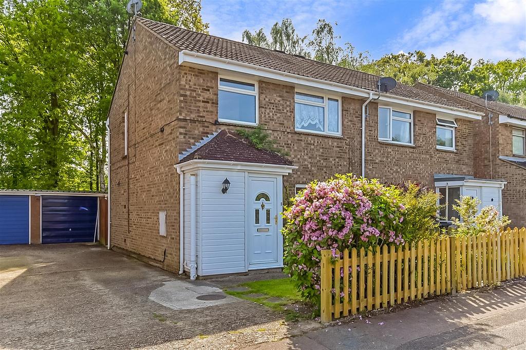 Betsham Road, Senacre, Maidstone, Kent 3 bed semi-detached house for ...