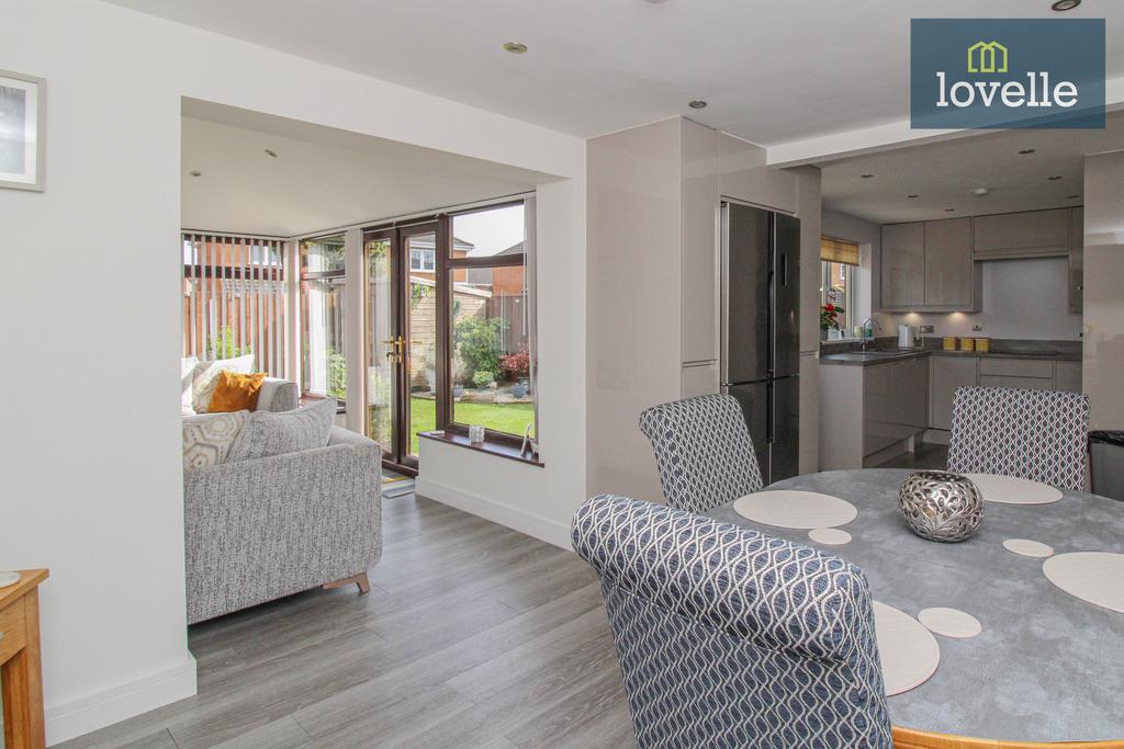 Albatross Drive, Grimsby DN37 3 bed detached house for sale - £279,950