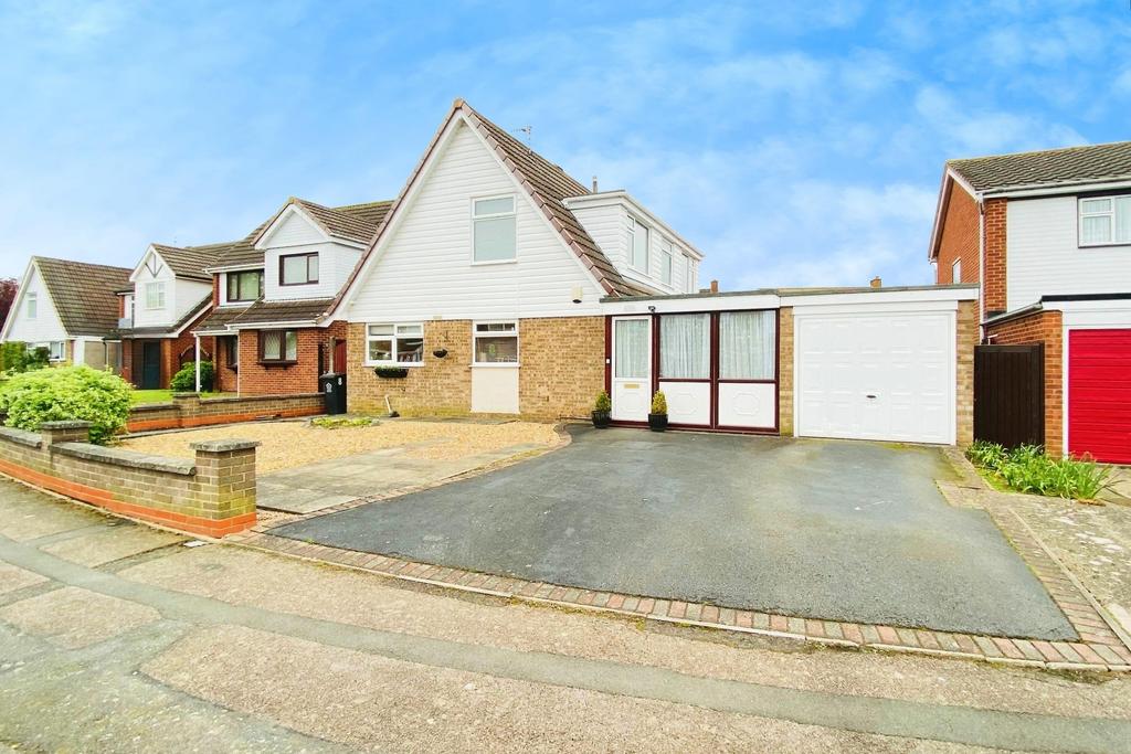 Wessex Drive, Leicester, LE3 3 bed detached house - £300,000
