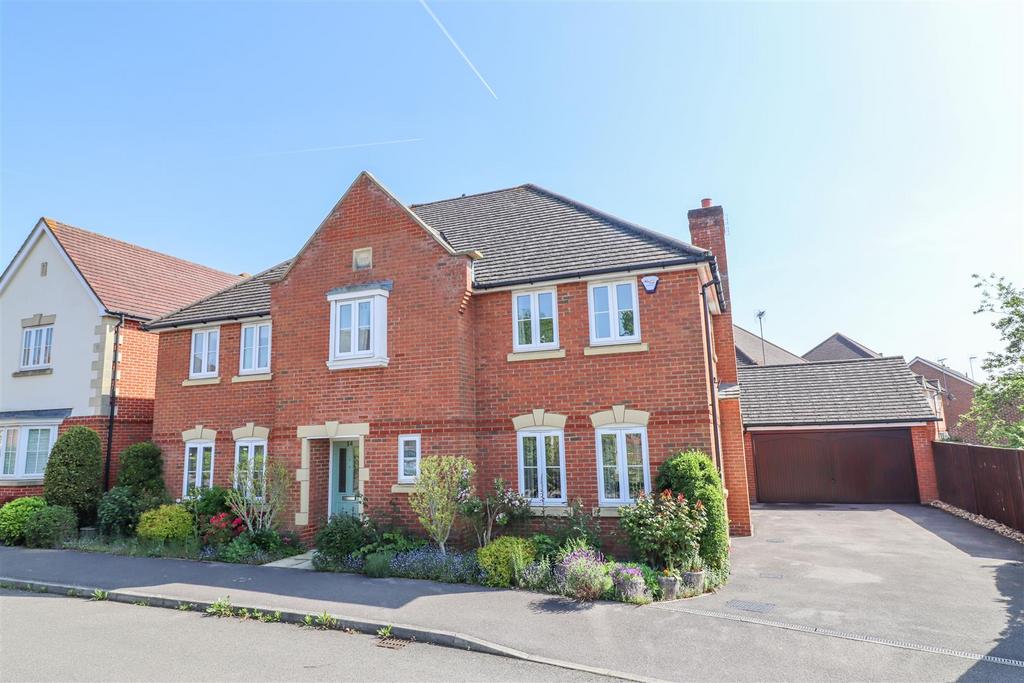 Monarch Drive, Reading RG2 5 bed house - £900,000