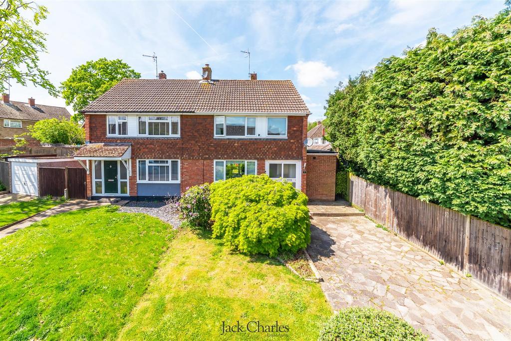 Hawthorn Walk, Tonbridge 3 bed semi-detached house - £465,000