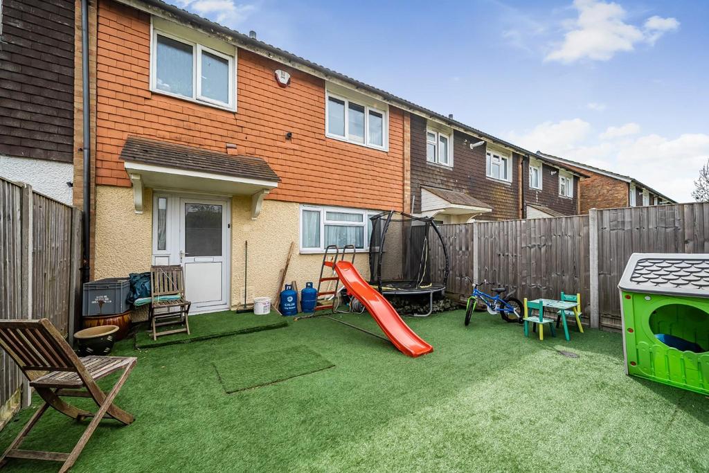 Frittenden Close, Ashford TN23 3 bed terraced house - £275,000
