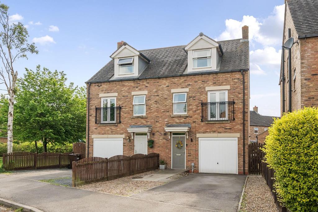 Oak Way, Selby 3 bed townhouse - £245,000
