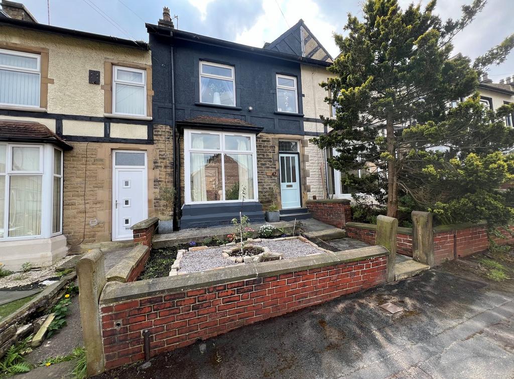 Southern Road, Huddersfield HD4 3 bed terraced house - £175,000