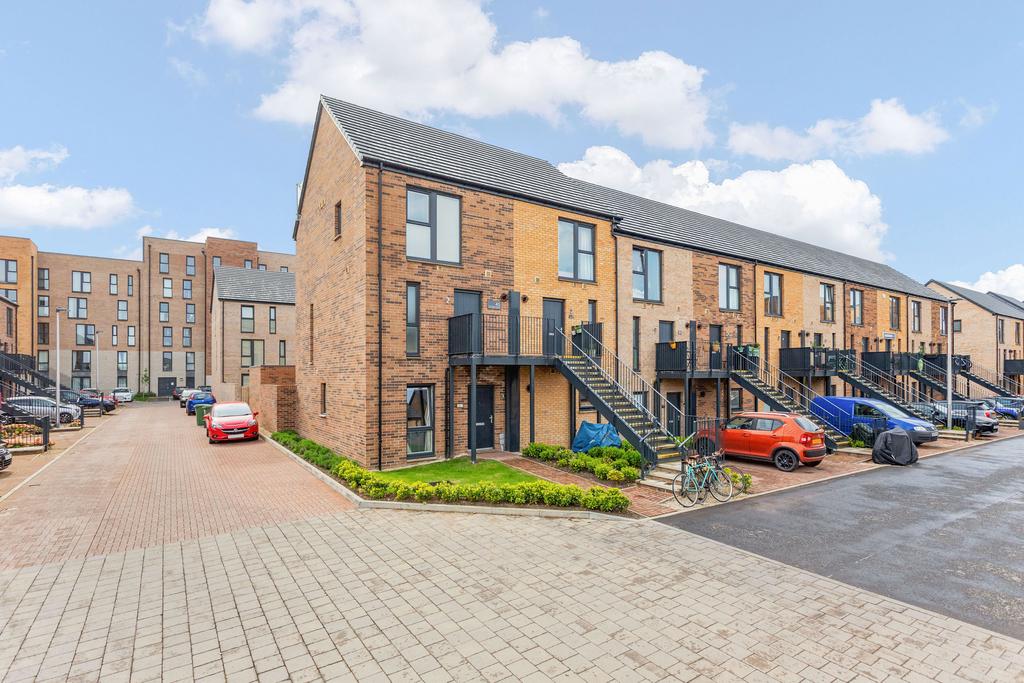 43 Cunningham Square, Portobello... 2 bed flat - £300,000