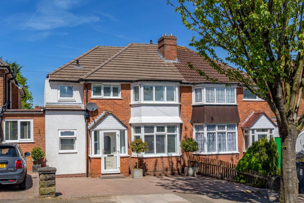 Chadwick Avenue, Rednal, Birmingham... 3 bed semi-detached house - £325,000