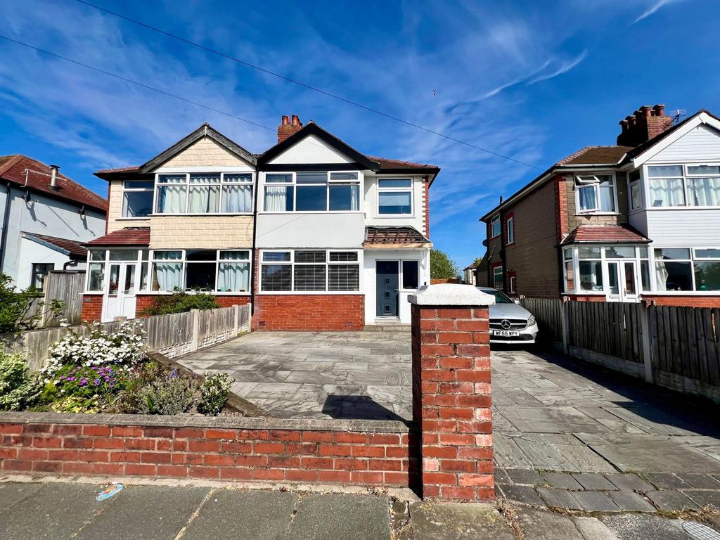 North Drive, Cleveleys FY5 3 bed semi-detached house - £185,000