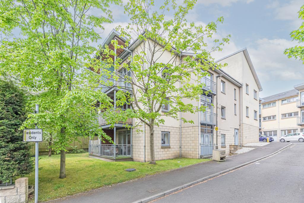 182, Slateford Road, Edinburgh, EH14 1LR 3 bed duplex - £345,000