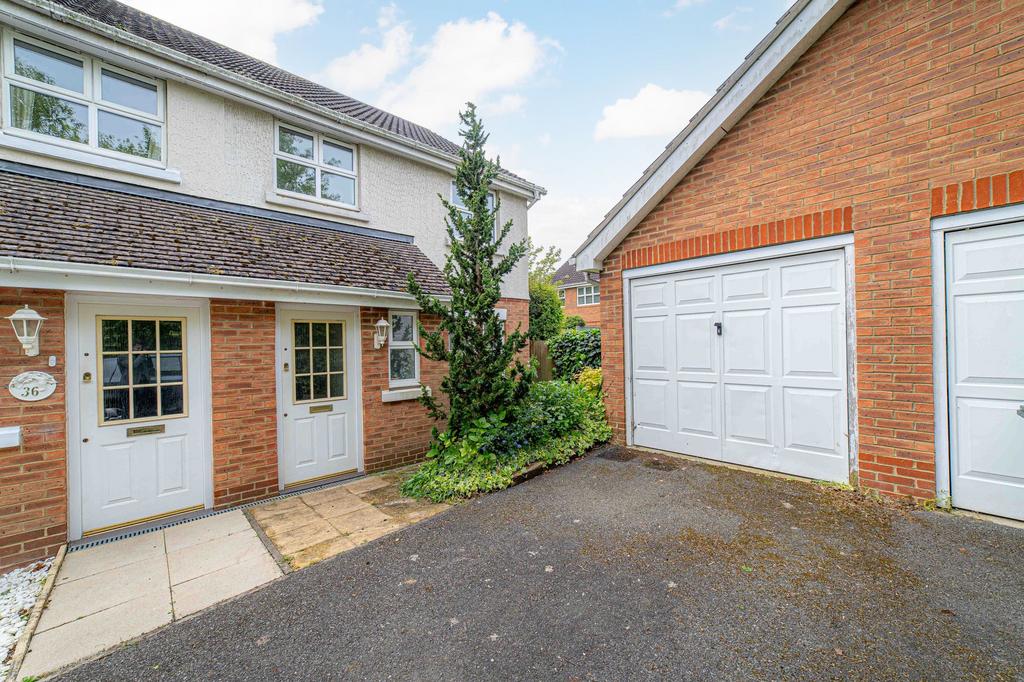 Christopher Bushell Way, Kennington... 3 bed semi-detached house - £325,000