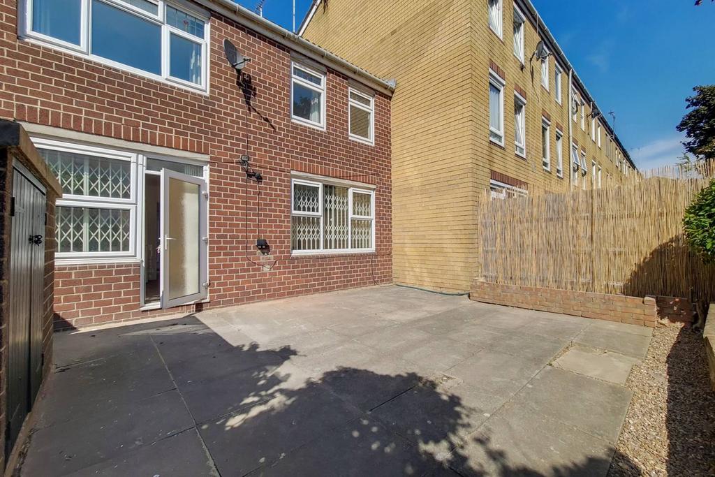 Evans Close, Hackney, London, E8 3 bed house to rent - £2,750 pcm (£635 pw)