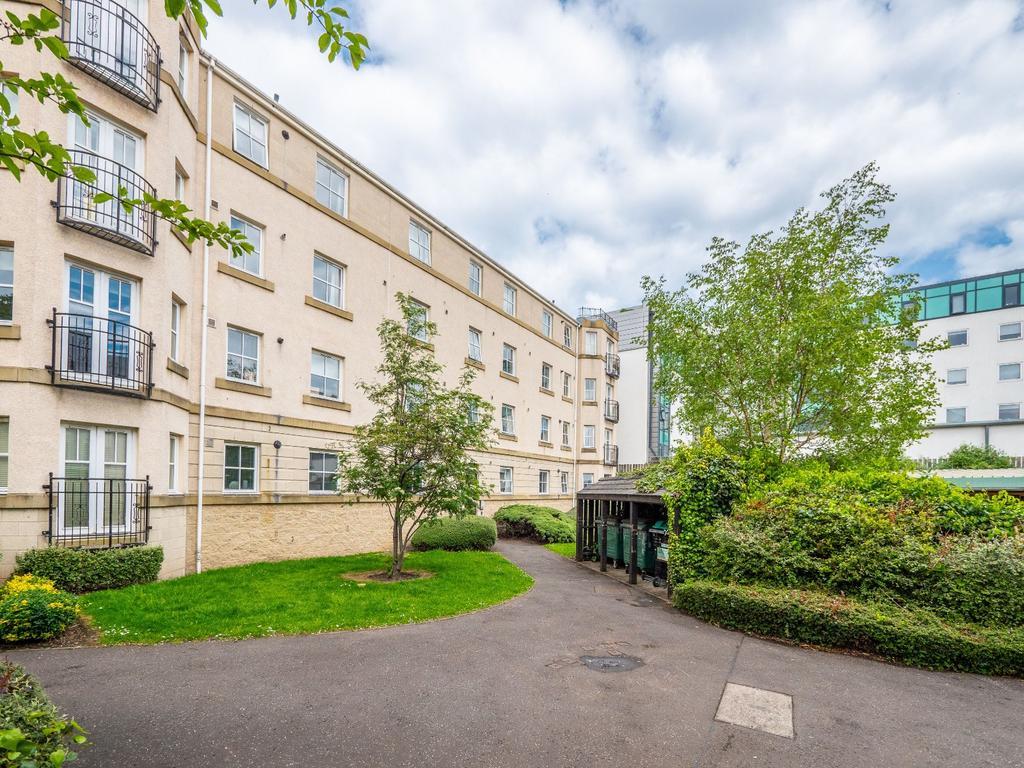 11/9 Huntingdon Place, Edinburgh, EH7 2 bed flat - £270,000