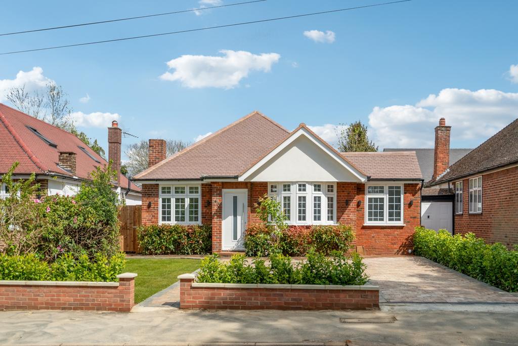 Cheney Street, Pinner, HA5 5 bed detached bungalow - £1,100,000
