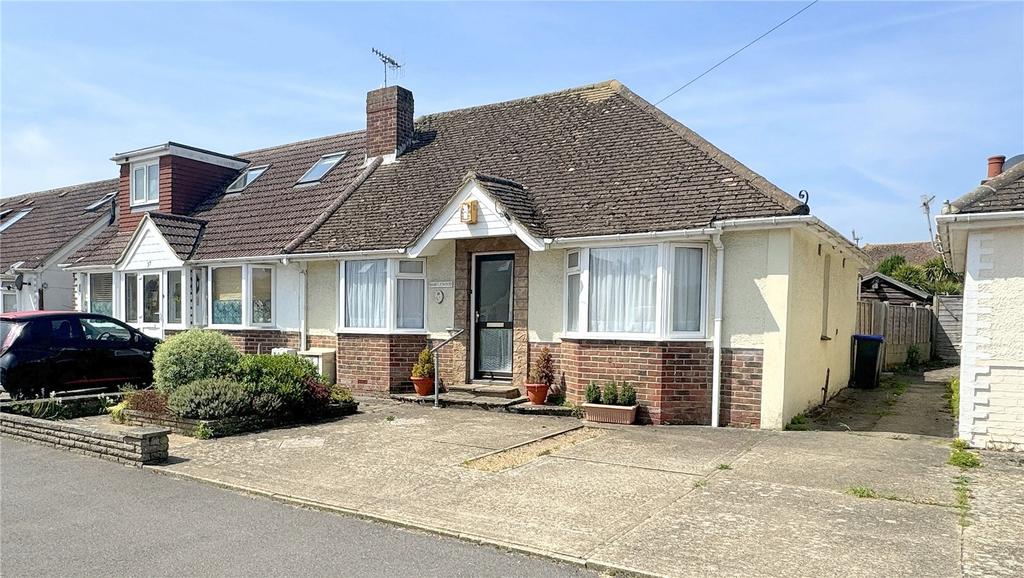 Pratton Avenue, Lancing, West Sussex... 2 bed bungalow - £300,000