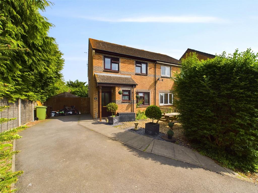 Falcon Close, Rookery Road... 3 bed semi-detached house - £295,000