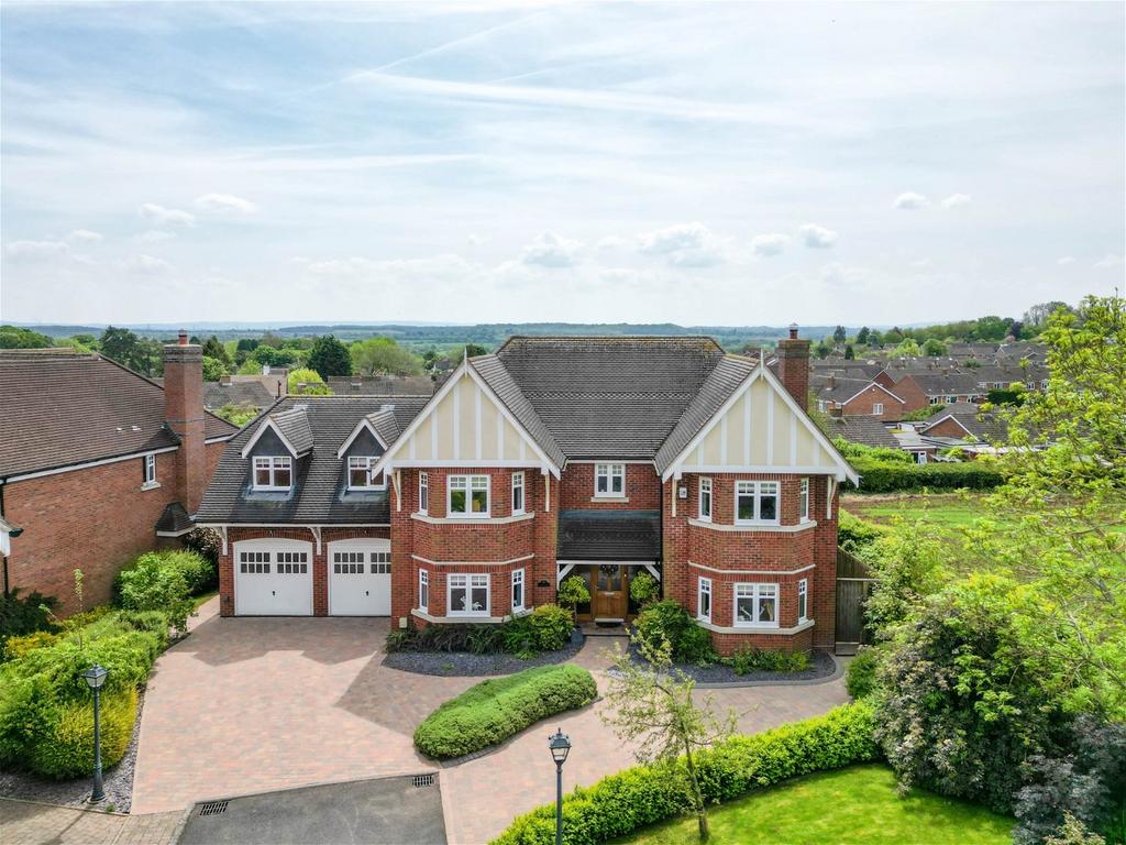 Jenkinson Gardens, Stockwood Lane... 5 bed detached house - £925,000