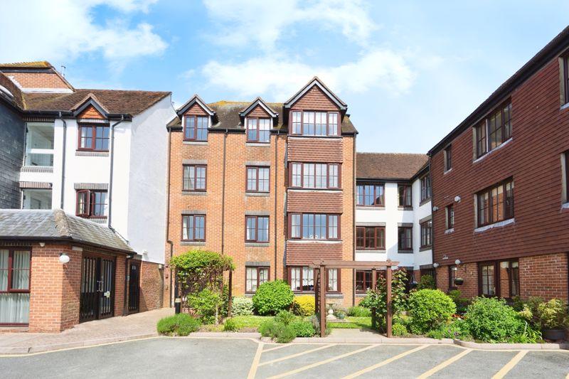 Station Street, Lewes BN7 2 bed flat for sale - £160,000