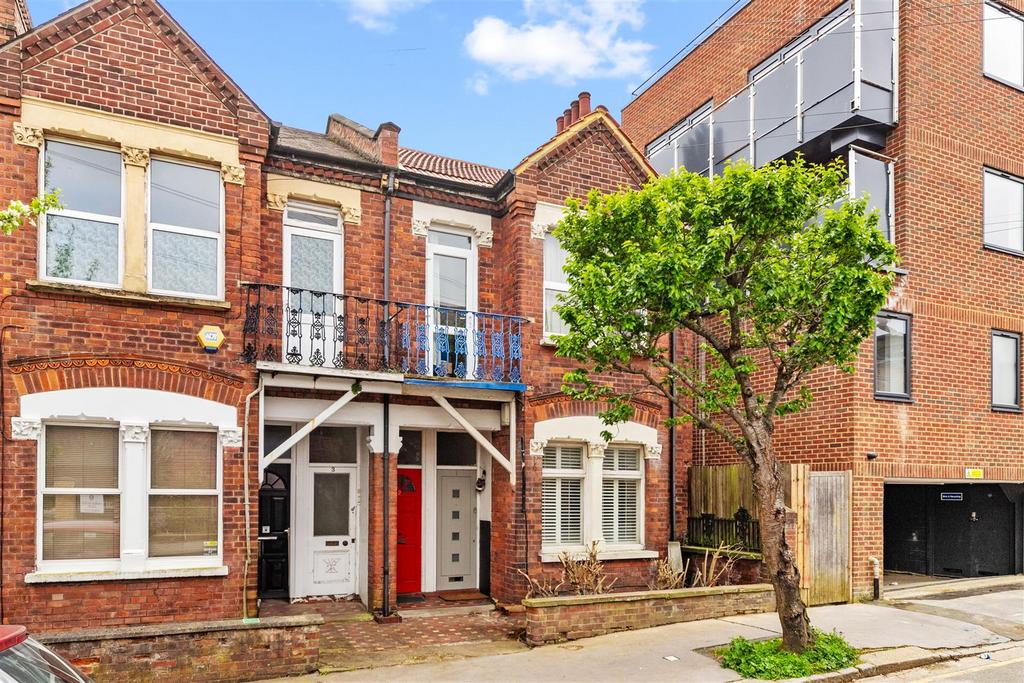 Pembury Road, London 1 bed maisonette - £270,000