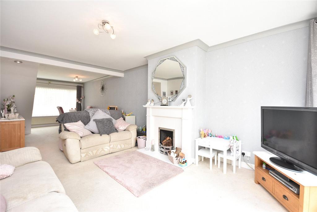 Red Hall Drive, Leeds, West Yorkshire 3 bed bungalow for sale - £280,000