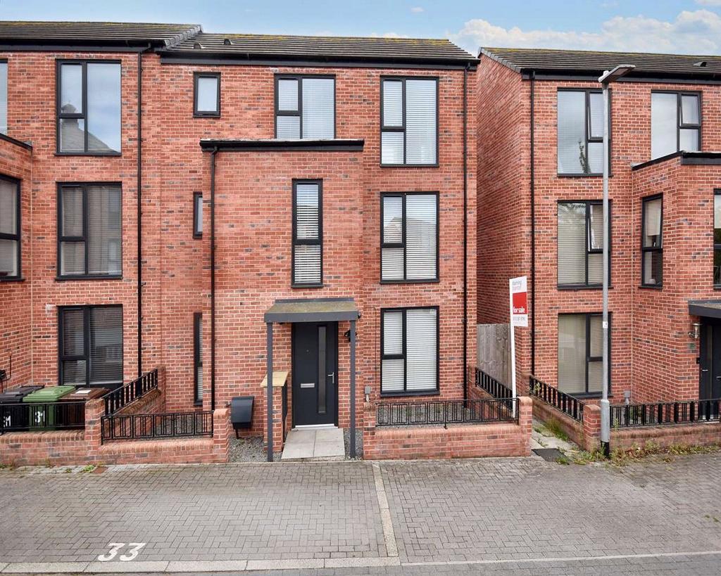 Fletchers Way, Allerton Bywater... 4 bed terraced house - £275,000