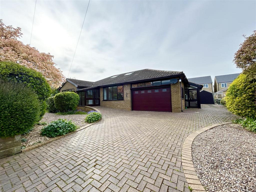 Bedale Drive, Skelmanthorpe... 3 bed detached bungalow for sale - £375,000