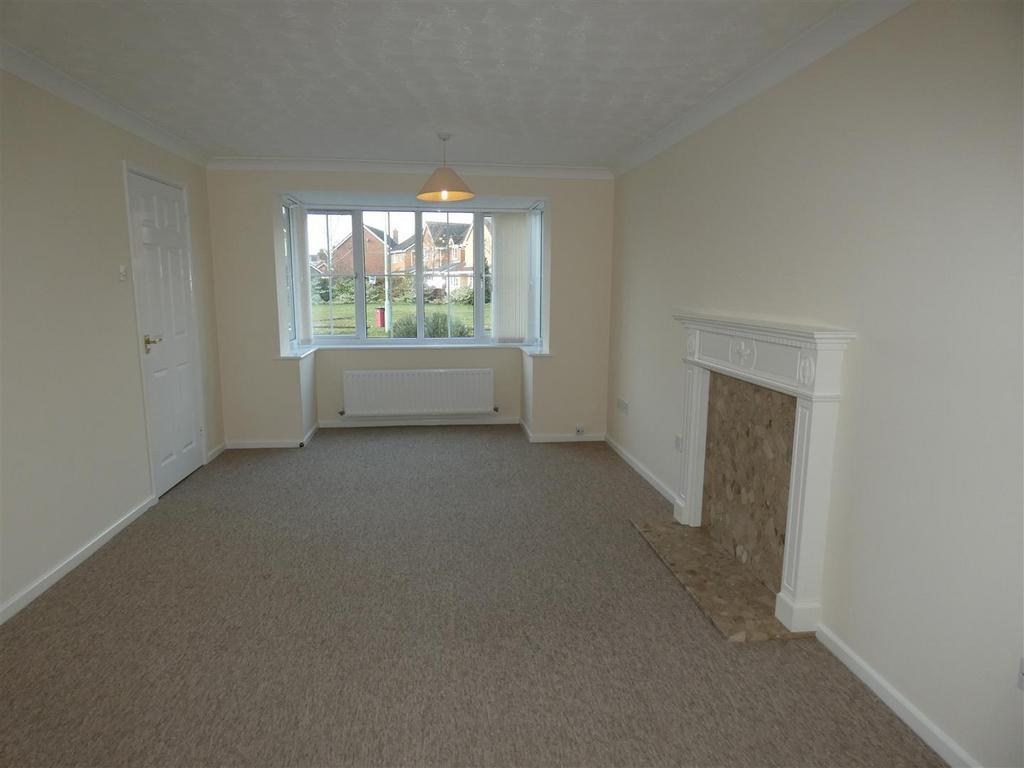 Falcon Way, Beck Row IP28 4 bed detached house - £1,450 pcm (£335 pw)