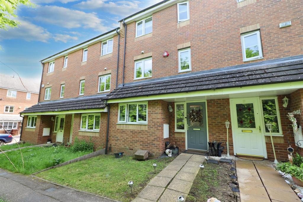Alconbury Close, Borehamwood 4 bed townhouse - £575,000