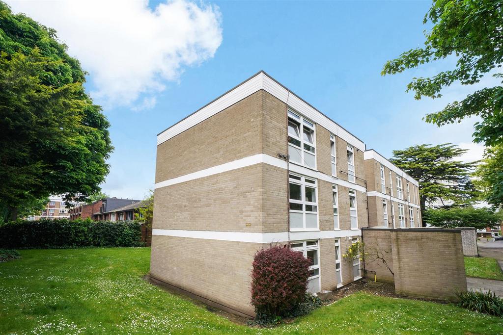 Askill Drive, LONDON 2 bed flat - £450,000